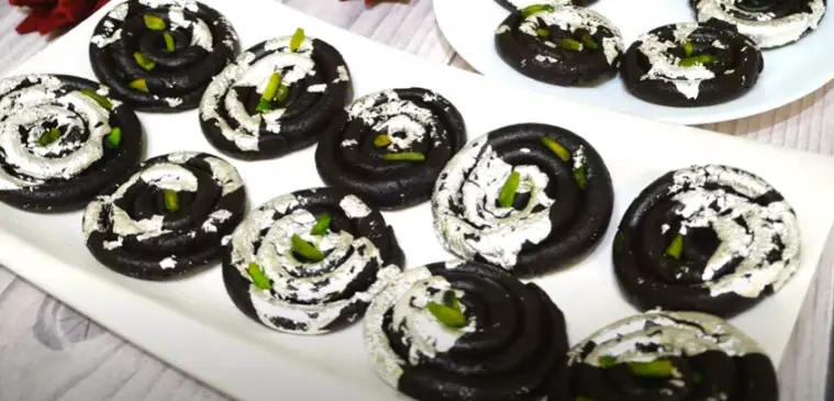 Kaju Chocolate Chakri Recipe | Cashew Sweet Recipe | Easy Diwali Sweet ...