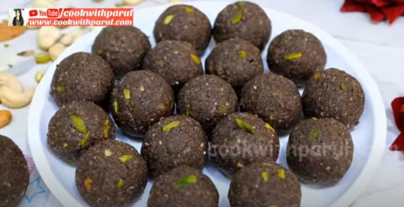 Ragi Ladoo Recipe | How to make Ragi Ladoo at Home | Ragi Ke Laddu ...