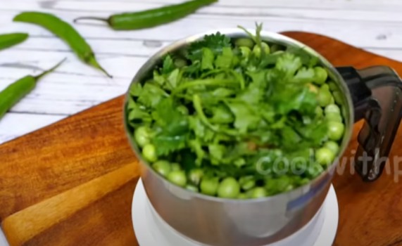 Hari Matar Suji Idli Recipe | Hari Matar Rava Idli Recipe | Matar Ki ...