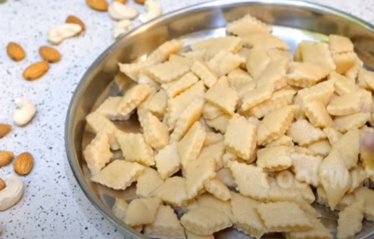 Suji Shakarpara Recipe | How to make Sooji Shakarpara at Home | Rava ...