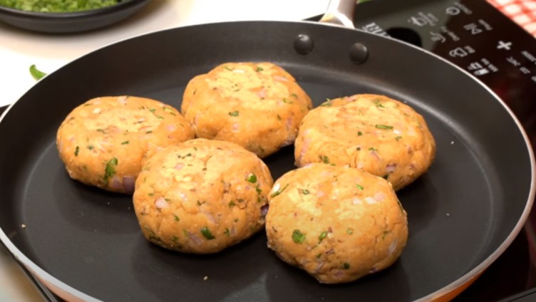 Sindhi Koki Recipe | Koki Paratha Recipe | Healthy Atta Sindhi Koki ...